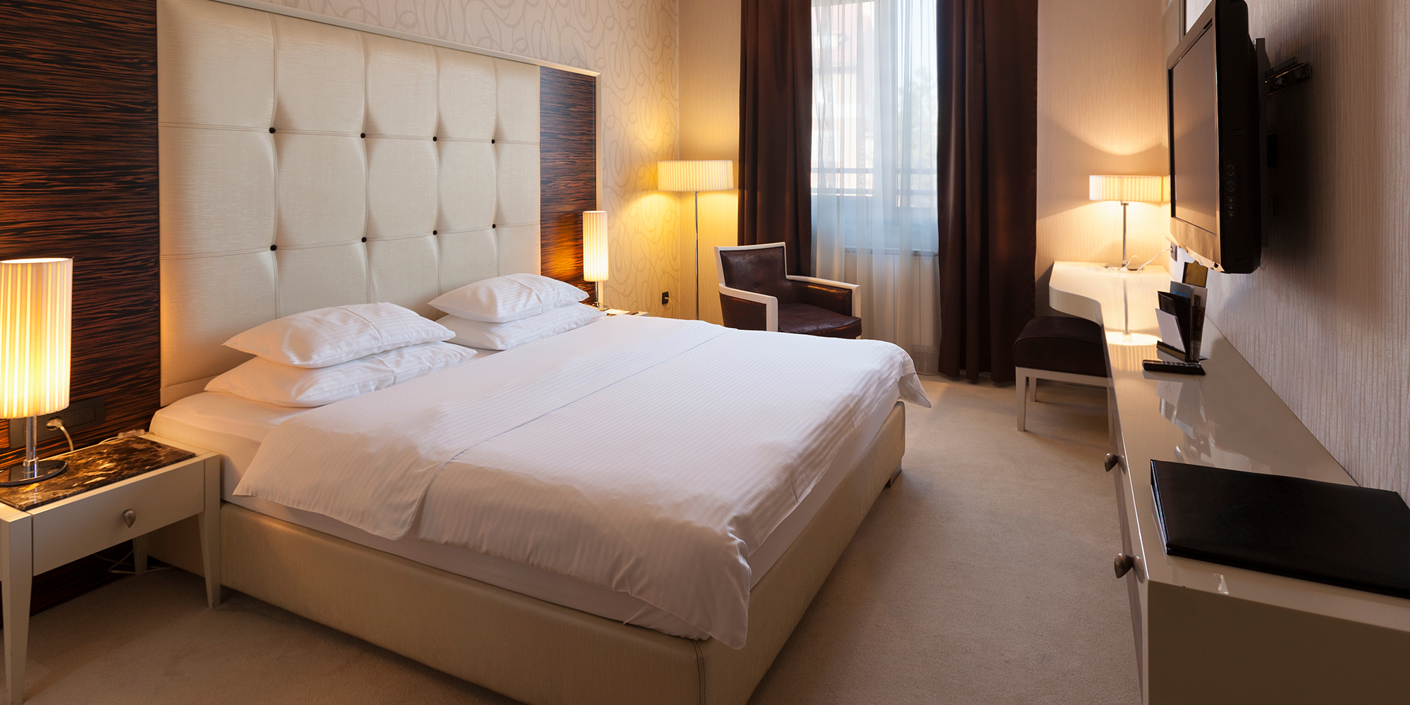 The Positive and Negative Effects of IoT in Hospitality - Actabl